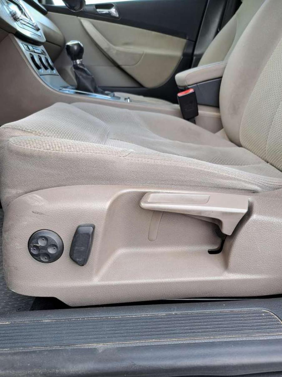 Brūns Volkswagen Passat 2006 Šauļi, ar dzinēja tilpumu 1.90 L un nobraukumu 402 tūkst. km par 1050 €, foto 13 vietnē AUTOMOTO.COM.LV