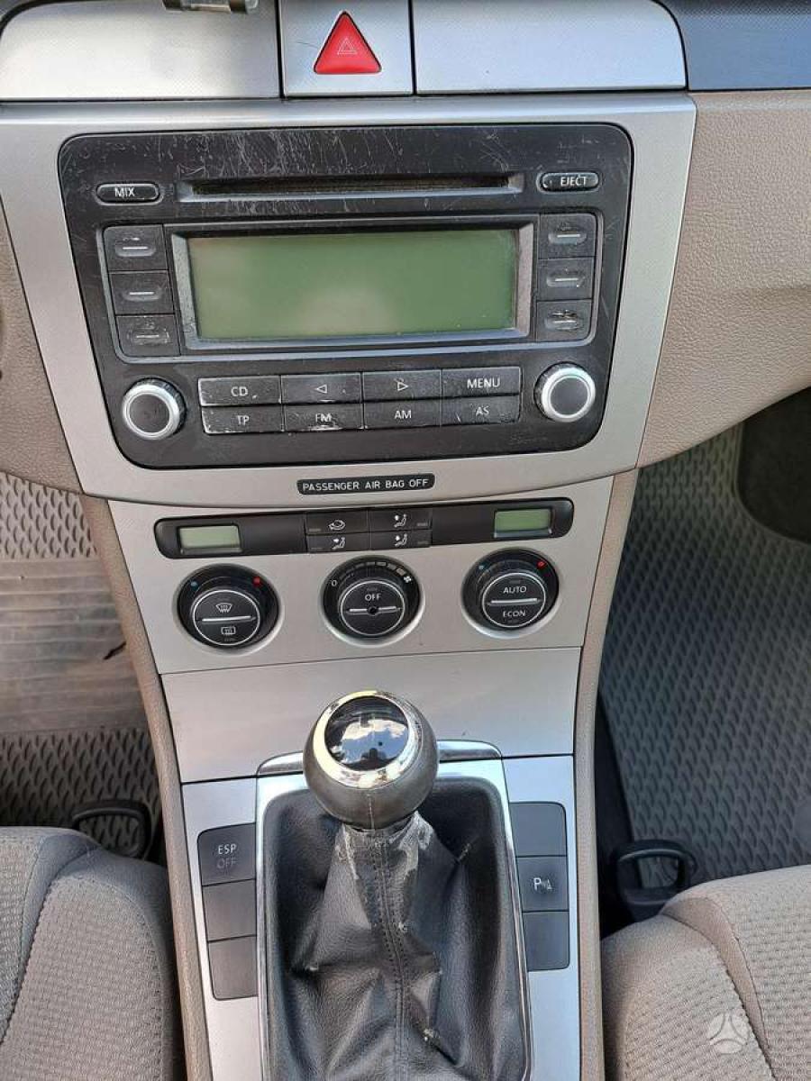 Brūns Volkswagen Passat 2006 Šauļi, ar dzinēja tilpumu 1.90 L un nobraukumu 402 tūkst. km par 1050 €, foto 14 vietnē AUTOMOTO.COM.LV