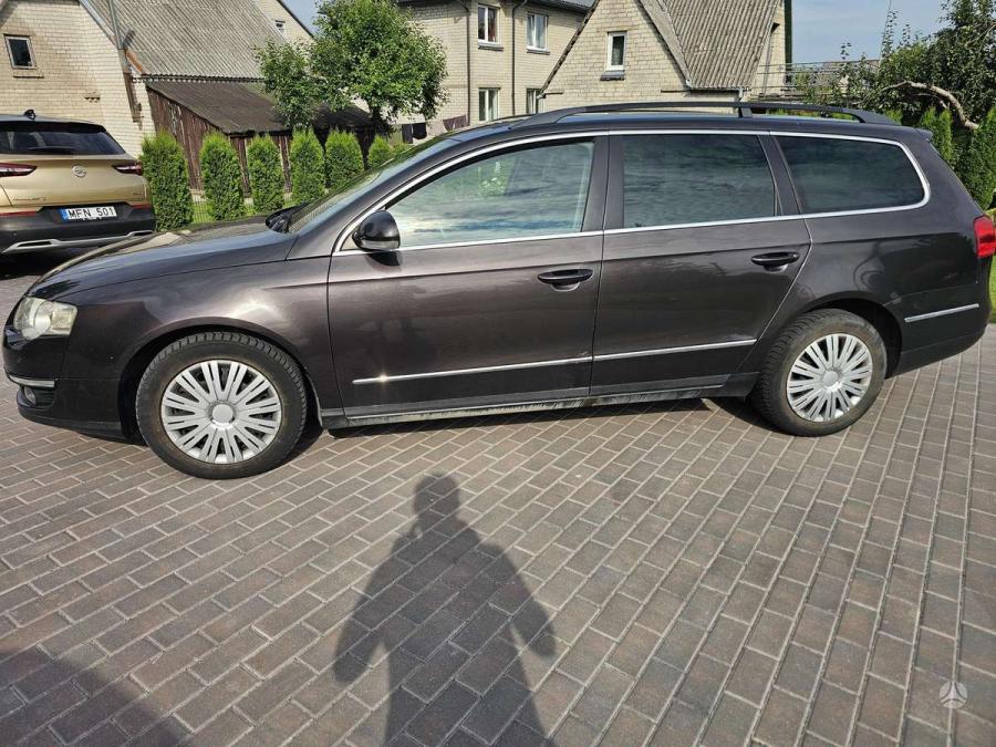 Brown Volkswagen Passat 2006 in Telschi, with an engine capacity of 1.97 L and mileage of 295 thousand km for 2200 €, photo 7 on AUTOMOTO.COM.LV
