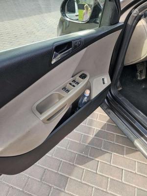 Brown Volkswagen Passat 2006 in Telschi, with an engine capacity of 1.97 L and mileage of 295 thousand km for 2200 €, photo 11 on AUTOMOTO.COM.LV