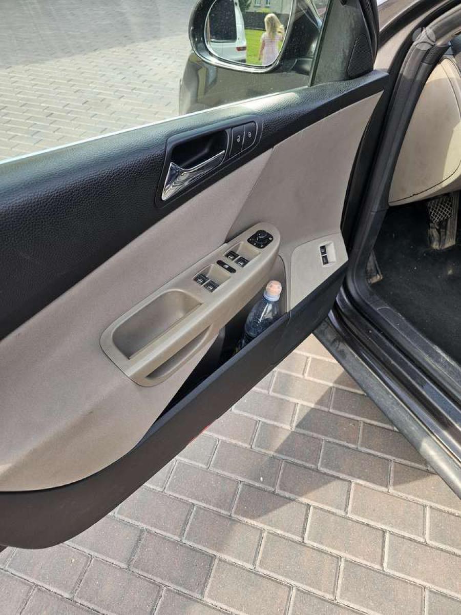 Brown Volkswagen Passat 2006 in Telschi, with an engine capacity of 1.97 L and mileage of 295 thousand km for 2200 €, photo 11 on AUTOMOTO.COM.LV