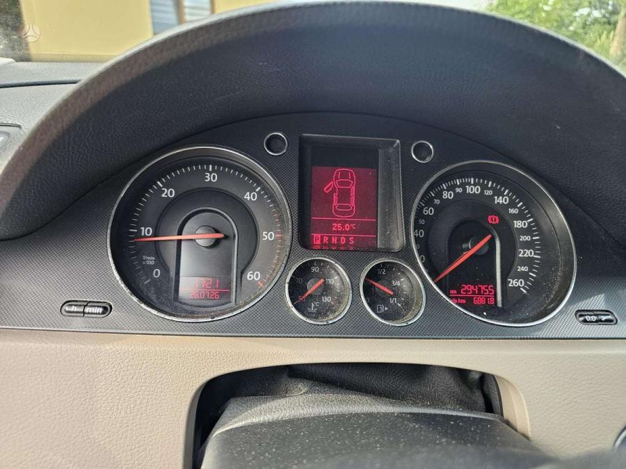 Brown Volkswagen Passat 2006 in Telschi, with an engine capacity of 1.97 L and mileage of 295 thousand km for 2200 €, photo 12 on AUTOMOTO.COM.LV