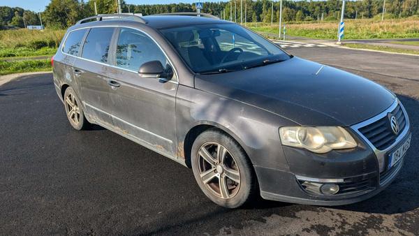 Volkswagen Passat 2006 in Tallinn on AUTOMOTO.COM.LV Brown Volkswagen Passat 2006 in Tallinn, with an engine capacity of 2.00 L and mileage of 340 thousand km for 999 €, photo 4 on AUTOMOTO.COM.LV