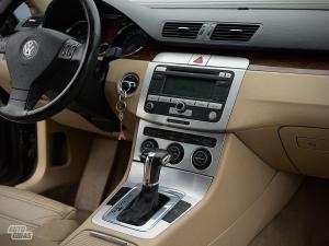 Brown Volkswagen Passat 2007 in Siauliai, with an engine capacity of 2.00 L and mileage of 364 thousand km for 1499 €, photo 15 on AUTOMOTO.COM.LV