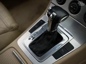 Brown Volkswagen Passat 2007 in Siauliai, with an engine capacity of 2.00 L and mileage of 364 thousand km for 1499 €, photo 19 on AUTOMOTO.COM.LV