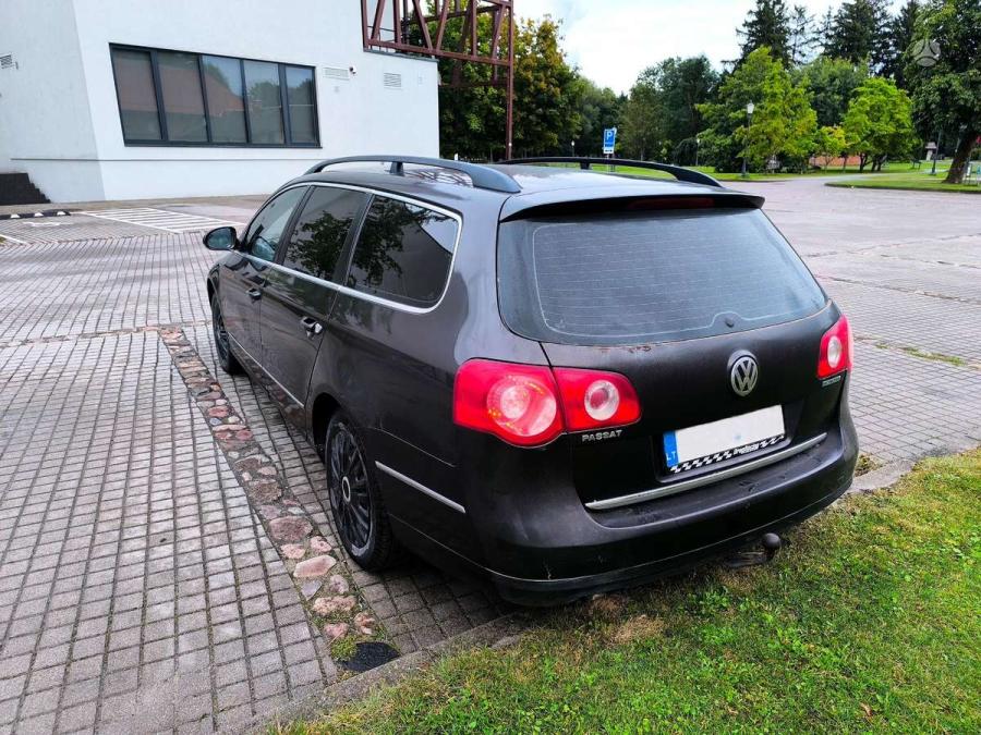 Brown Volkswagen Passat 2008 in Silute, with an engine capacity of 1.90 L and mileage of 369 thousand km for 1890 €, photo 4 on AUTOMOTO.COM.LV