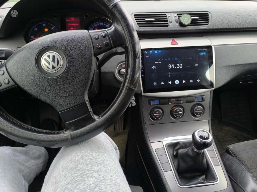 Brown Volkswagen Passat 2008 in Silute, with an engine capacity of 1.90 L and mileage of 369 thousand km for 1890 €, photo 8 on AUTOMOTO.COM.LV