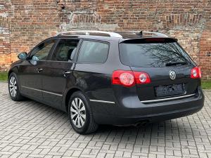 Brown Volkswagen Passat 2009 in Kedainiai, with an engine capacity of 1.97 L and mileage of 291 thousand km for 3399 €, photo 4 on AUTOMOTO.COM.LV