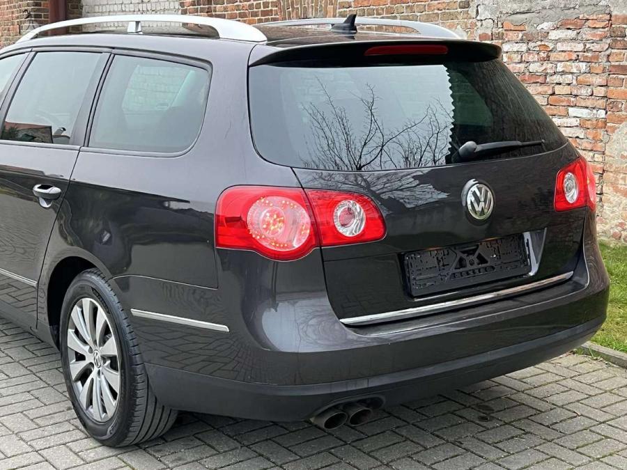 Brown Volkswagen Passat 2009 in Kedainiai, with an engine capacity of 1.97 L and mileage of 291 thousand km for 3399 €, photo 13 on AUTOMOTO.COM.LV