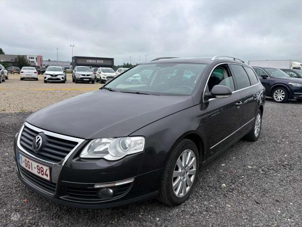 Brown Volkswagen Passat 2009 in Taurage, with an engine capacity of 1.60 L and mileage of 314 thousand km for 3250 €, photo 1 on AUTOMOTO.COM.LV