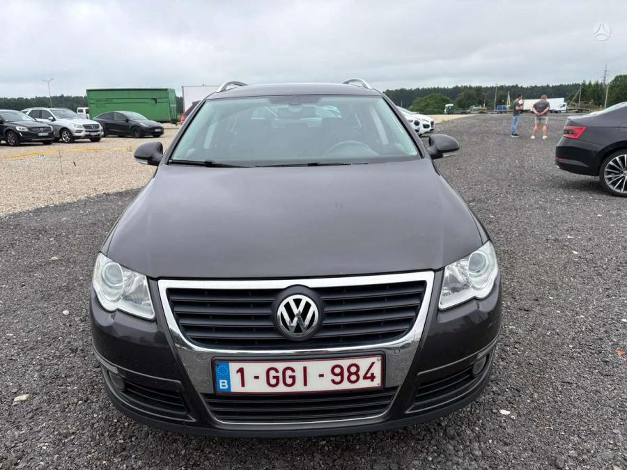 Brown Volkswagen Passat 2009 in Taurage, with an engine capacity of 1.60 L and mileage of 314 thousand km for 3250 €, photo 3 on AUTOMOTO.COM.LV