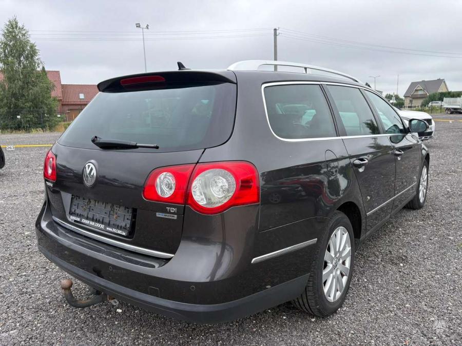 Brown Volkswagen Passat 2009 in Taurage, with an engine capacity of 1.60 L and mileage of 314 thousand km for 3250 €, photo 7 on AUTOMOTO.COM.LV