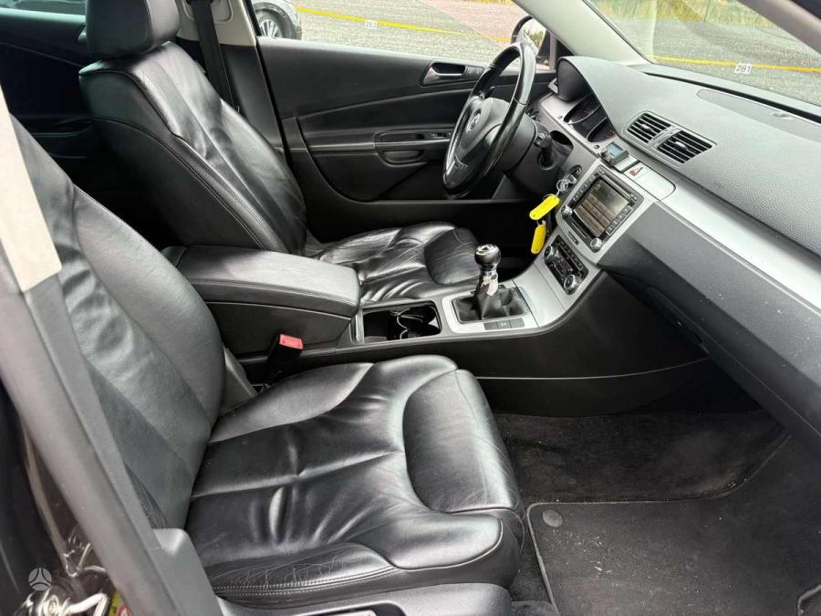 Brown Volkswagen Passat 2009 in Taurage, with an engine capacity of 1.60 L and mileage of 314 thousand km for 3250 €, photo 10 on AUTOMOTO.COM.LV