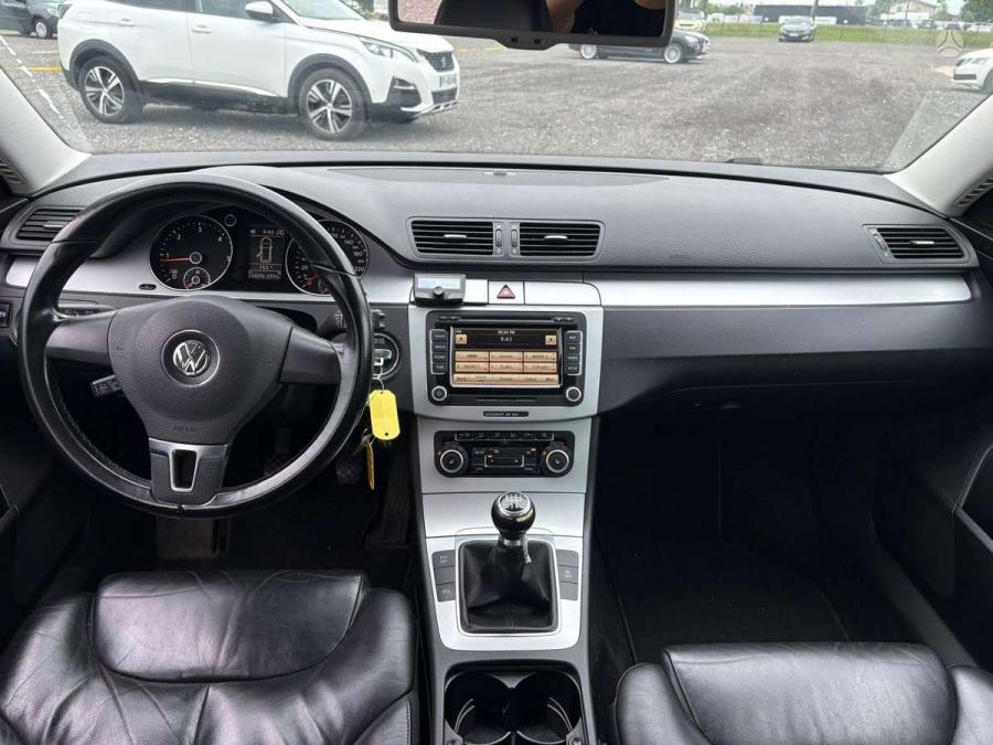 Brown Volkswagen Passat 2009 in Taurage, with an engine capacity of 1.60 L and mileage of 314 thousand km for 3250 €, photo 14 on AUTOMOTO.COM.LV