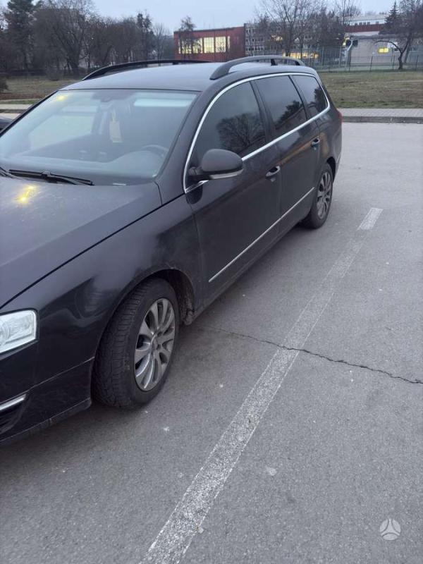 Brown Volkswagen Passat 2010 in Kaunas, with an engine capacity of 1.39 L and mileage of 220 thousand km for 3800 €, photo 2 on AUTOMOTO.COM.LV