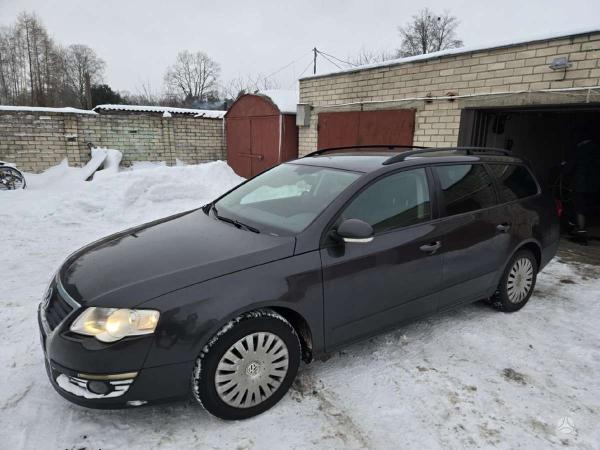 Brown Volkswagen Passat 2010 in Kaunas, with an engine capacity of 1.60 L and mileage of 330 thousand km for 1900 €, photo 2 on AUTOMOTO.COM.LV