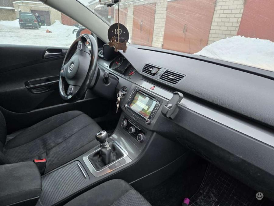 Brūns Volkswagen Passat 2010 Kauņa, ar dzinēja tilpumu 1.60 L un nobraukumu 330 tūkst. km par 1900 €, foto 5 vietnē AUTOMOTO.COM.LV
