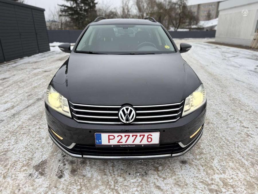Brown Volkswagen Passat 2011 in Ukmerge, with an engine capacity of 1.60 L and mileage of 310 thousand km for 4500 €, photo 3 on AUTOMOTO.COM.LV