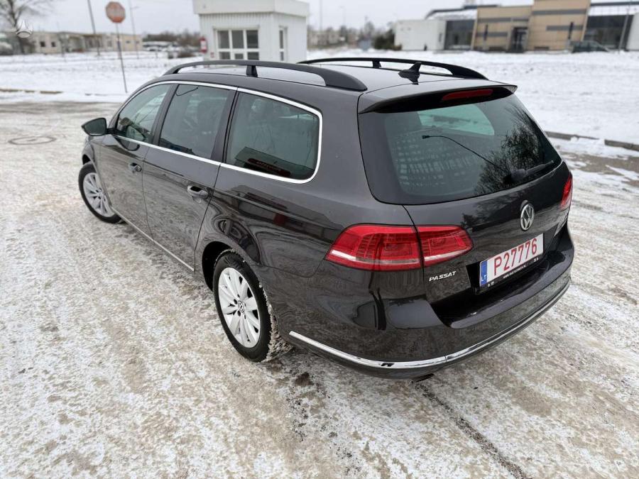 Brown Volkswagen Passat 2011 in Ukmerge, with an engine capacity of 1.60 L and mileage of 310 thousand km for 4500 €, photo 8 on AUTOMOTO.COM.LV