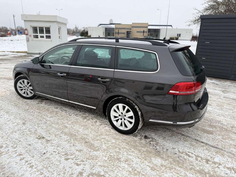 Brown Volkswagen Passat 2011 in Ukmerge, with an engine capacity of 1.60 L and mileage of 310 thousand km for 4500 €, photo 9 on AUTOMOTO.COM.LV