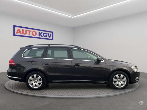 Brown Volkswagen Passat 2011 in Vilnius, with an engine capacity of 1.60 L and mileage of 309 thousand km for 5299 €, photo 5 on AUTOMOTO.COM.LV