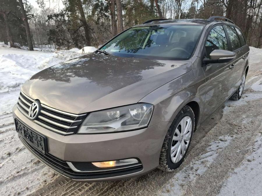 Brown Volkswagen Passat 2011 in Utena, with an engine capacity of 1.60 L and mileage of 360 thousand km for 3500 €, photo 1 on AUTOMOTO.COM.LV