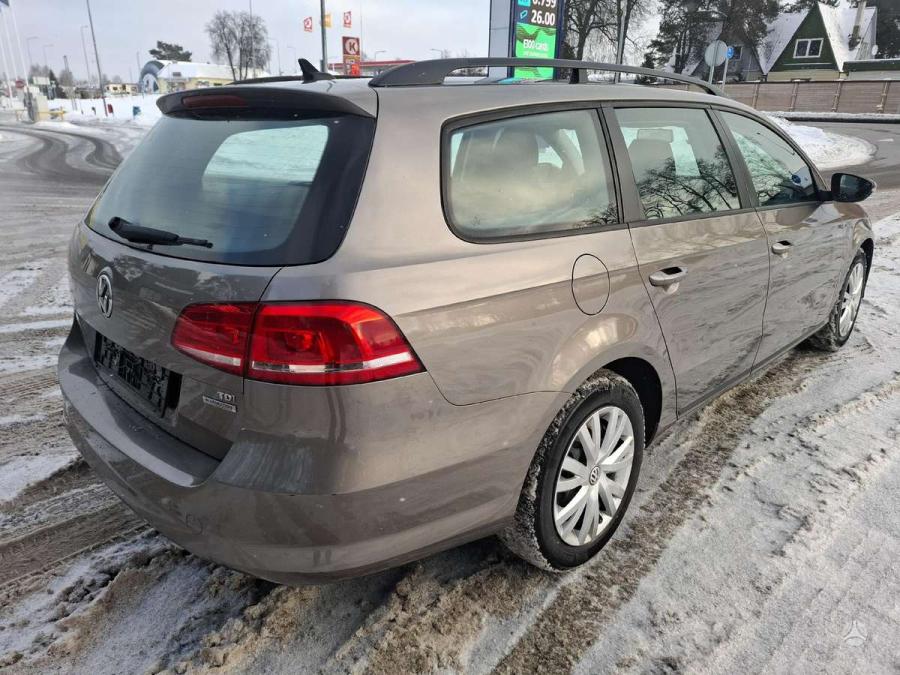 Brown Volkswagen Passat 2011 in Utena, with an engine capacity of 1.60 L and mileage of 360 thousand km for 3500 €, photo 6 on AUTOMOTO.COM.LV