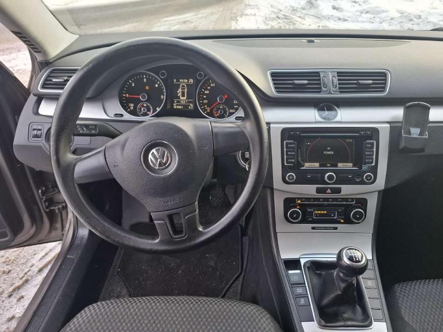 Brown Volkswagen Passat 2011 in Utena, with an engine capacity of 1.60 L and mileage of 360 thousand km for 3500 €, photo 8 on AUTOMOTO.COM.LV