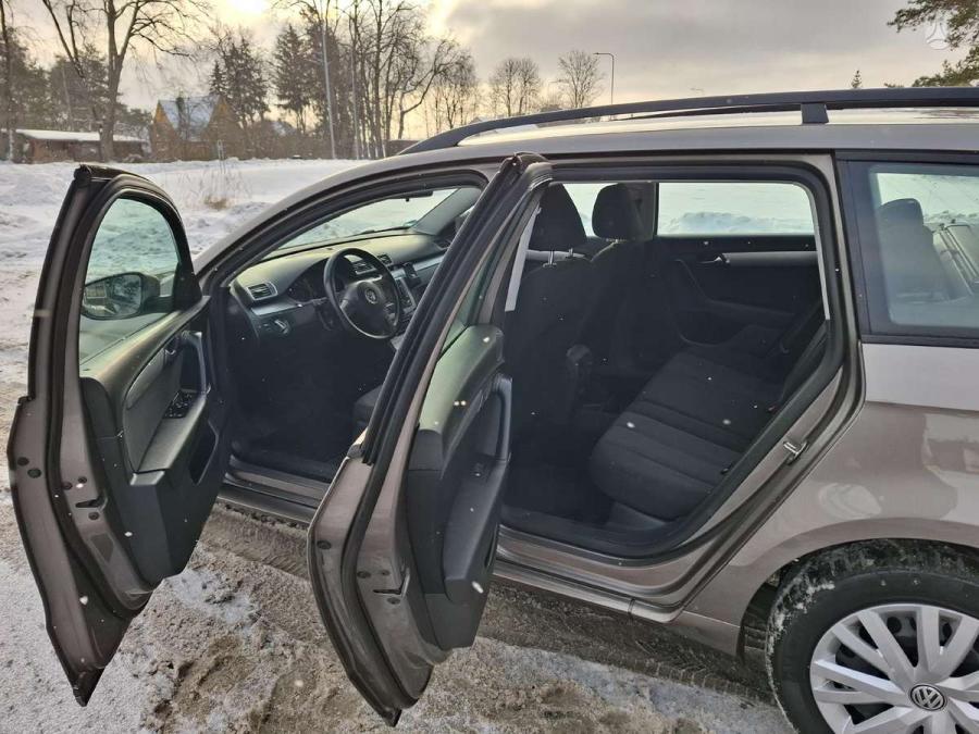 Brown Volkswagen Passat 2011 in Utena, with an engine capacity of 1.60 L and mileage of 360 thousand km for 3500 €, photo 13 on AUTOMOTO.COM.LV