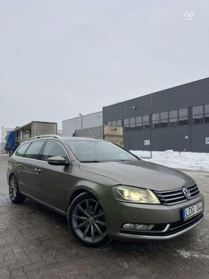 Brown Volkswagen Passat 2011 in Kaunas, with an engine capacity of 2.00 L and mileage of 308 thousand km for 4300 €, photo  on AUTOMOTO.COM.LV