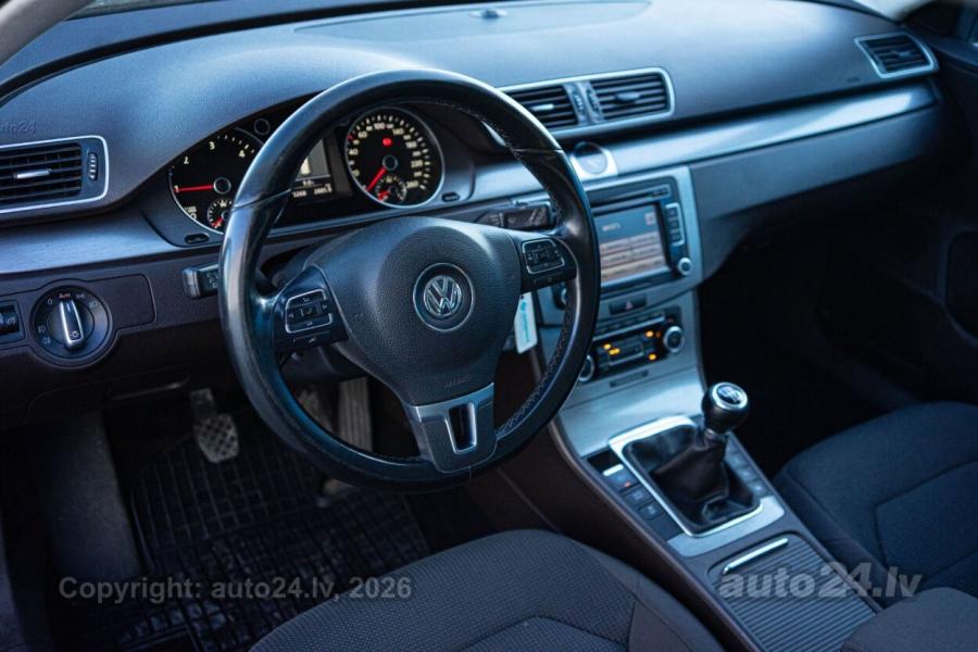 Brūns Volkswagen Passat 2011 Veru, ar dzinēja tilpumu 1.60 L un nobraukumu 373 tūkst. km par 5480 €, foto 8 vietnē AUTOMOTO.COM.LV