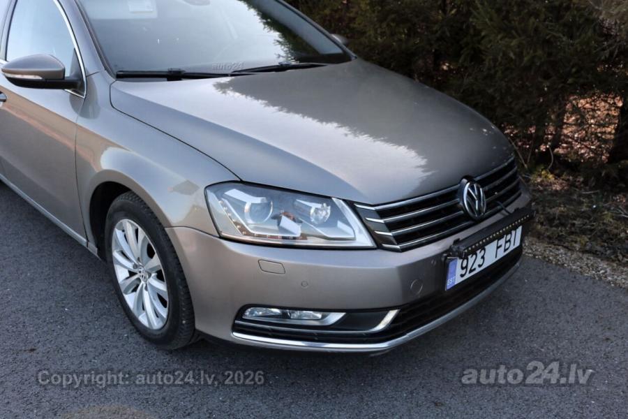 Brown Volkswagen Passat 2011 in Tallinn, with an engine capacity of 2.00 L and mileage of 379 thousand km for 4999 €, photo 1 on AUTOMOTO.COM.LV
