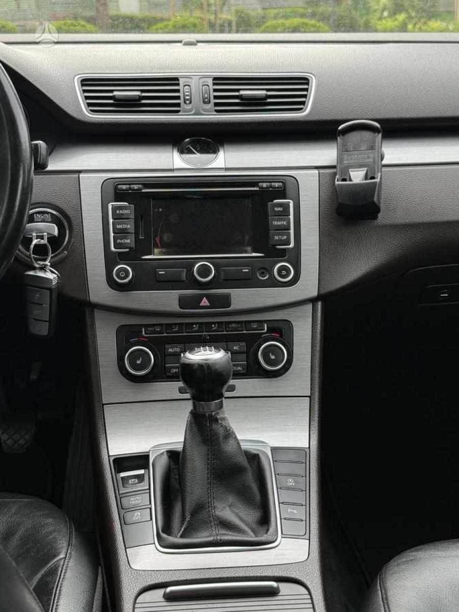 Brūns Volkswagen Passat 2011 Raseiniai, ar dzinēja tilpumu 1.97 L un nobraukumu 263 tūkst. km par 4990 €, foto 19 vietnē AUTOMOTO.COM.LV