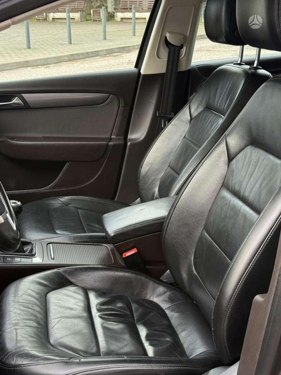 Brūns Volkswagen Passat 2011 Raseiniai, ar dzinēja tilpumu 1.97 L un nobraukumu 263 tūkst. km par 4990 €, foto 28 vietnē AUTOMOTO.COM.LV