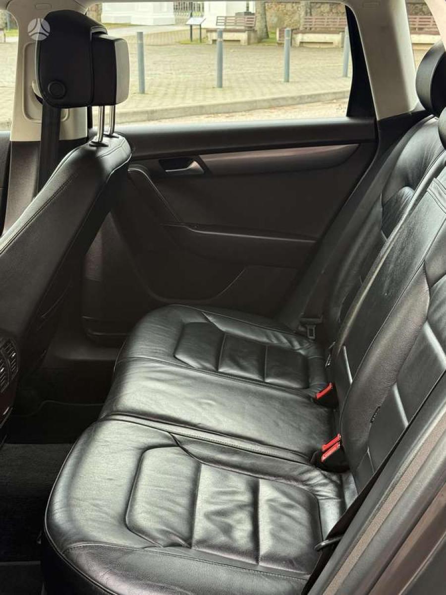 Brūns Volkswagen Passat 2011 Raseiniai, ar dzinēja tilpumu 1.97 L un nobraukumu 263 tūkst. km par 4990 €, foto 33 vietnē AUTOMOTO.COM.LV