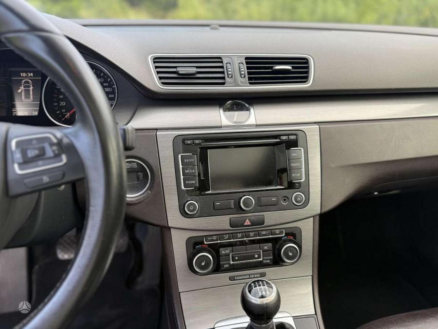 Brūns Volkswagen Passat 2011 Utena, ar dzinēja tilpumu 1.60 L un nobraukumu 250 tūkst. km par 4950 €, foto 15 vietnē AUTOMOTO.COM.LV