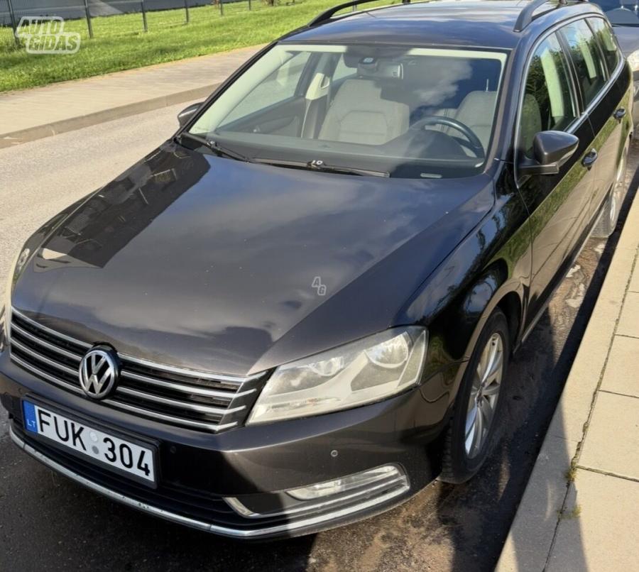 Brown Volkswagen Passat 2011 in Vilnius, with an engine capacity of 2.00 L and mileage of 296 thousand km for 3750 €, photo 3 on AUTOMOTO.COM.LV