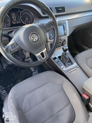 Brown Volkswagen Passat 2011 in Vilnius, with an engine capacity of 2.00 L and mileage of 296 thousand km for 3750 €, photo 6 on AUTOMOTO.COM.LV