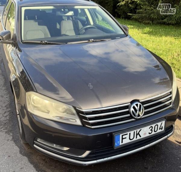 Brūns Volkswagen Passat 2011 Viļņa, ar dzinēja tilpumu 2.00 L un nobraukumu 296 tūkst. km par 3700 €, foto 1 vietnē AUTOMOTO.COM.LV