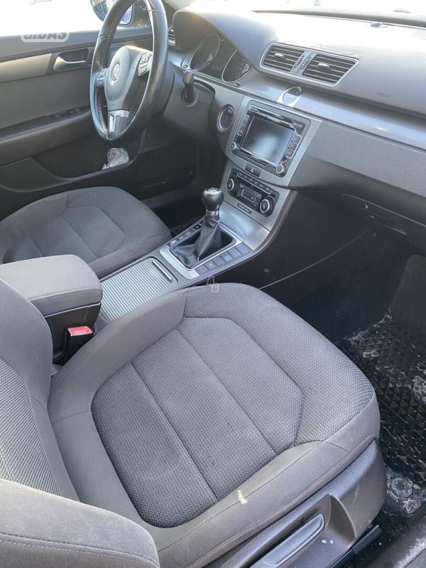 Brūns Volkswagen Passat 2011 Viļņa, ar dzinēja tilpumu 2.00 L un nobraukumu 296 tūkst. km par 3700 €, foto 4 vietnē AUTOMOTO.COM.LV