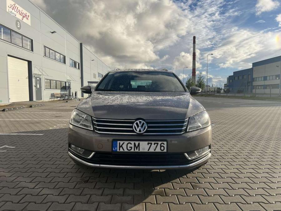 Brown Volkswagen Passat 2011 in Klaipeda, with an engine capacity of 1.97 L and mileage of 359 thousand km for 5000 €, photo 3 on AUTOMOTO.COM.LV