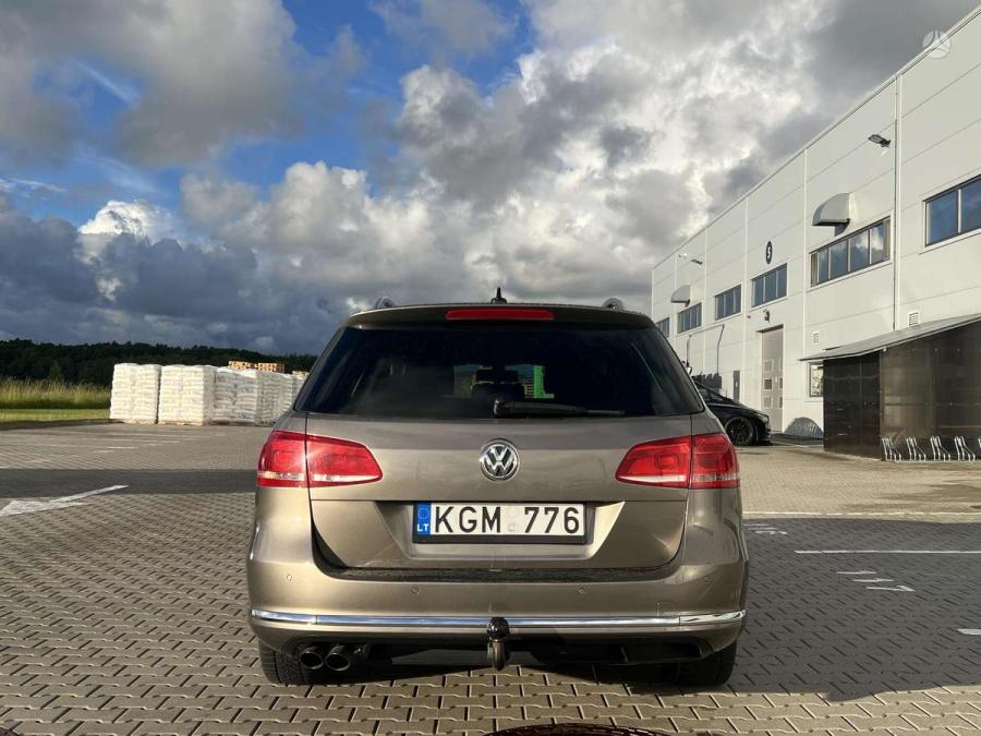 Brown Volkswagen Passat 2011 in Klaipeda, with an engine capacity of 1.97 L and mileage of 359 thousand km for 5000 €, photo 6 on AUTOMOTO.COM.LV