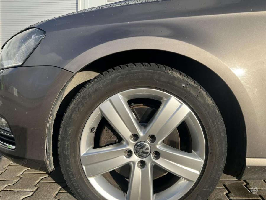 Brown Volkswagen Passat 2011 in Klaipeda, with an engine capacity of 1.97 L and mileage of 359 thousand km for 5000 €, photo 12 on AUTOMOTO.COM.LV