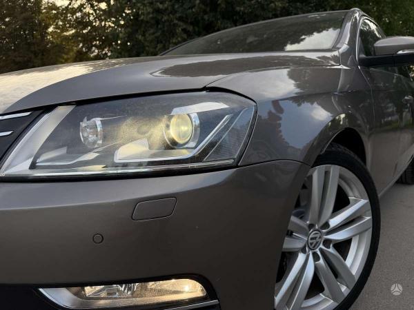 Volkswagen Passat 2011 in Kaunas on AUTOMOTO.COM.LV Brown Volkswagen Passat 2011 in Kaunas, with an engine capacity of 1.97 L and mileage of 285 thousand km for 5500 €, photo 6 on AUTOMOTO.COM.LV
