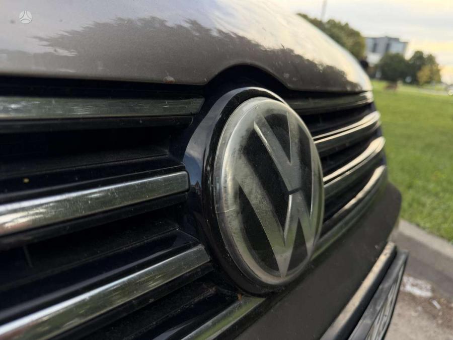 Brown Volkswagen Passat 2011 in Kaunas, with an engine capacity of 1.97 L and mileage of 285 thousand km for 5500 €, photo 15 on AUTOMOTO.COM.LV