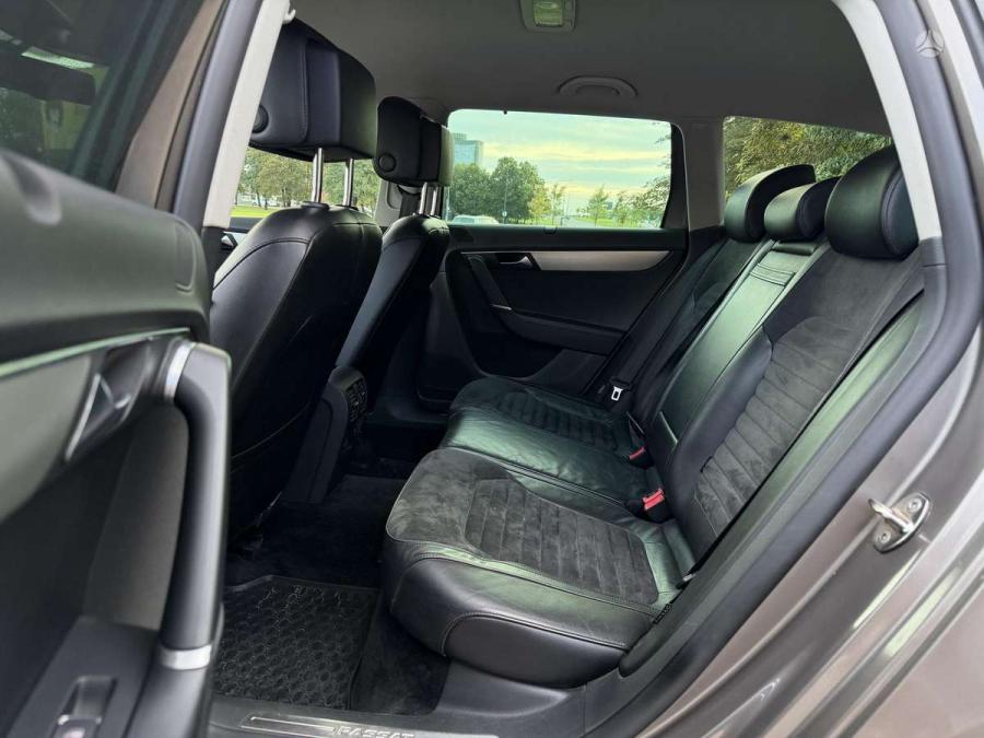 Brown Volkswagen Passat 2011 in Kaunas, with an engine capacity of 1.97 L and mileage of 285 thousand km for 5500 €, photo 22 on AUTOMOTO.COM.LV