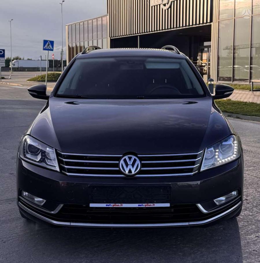 Brown Volkswagen Passat 2011 in Siauliai, with an engine capacity of 1.97 L and mileage of 297 thousand km for 5200 €, photo 3 on AUTOMOTO.COM.LV