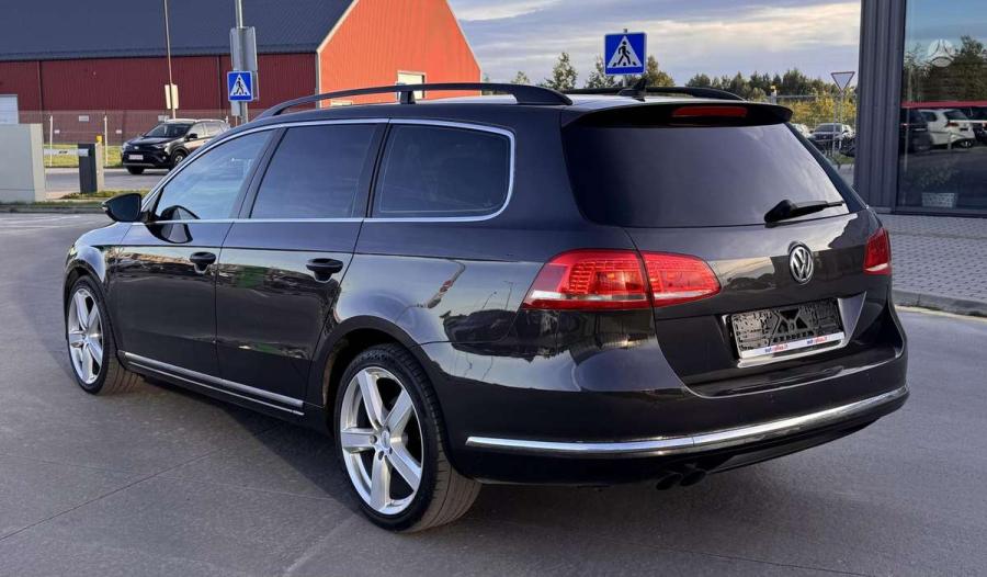 Brown Volkswagen Passat 2011 in Siauliai, with an engine capacity of 1.97 L and mileage of 297 thousand km for 5200 €, photo 7 on AUTOMOTO.COM.LV