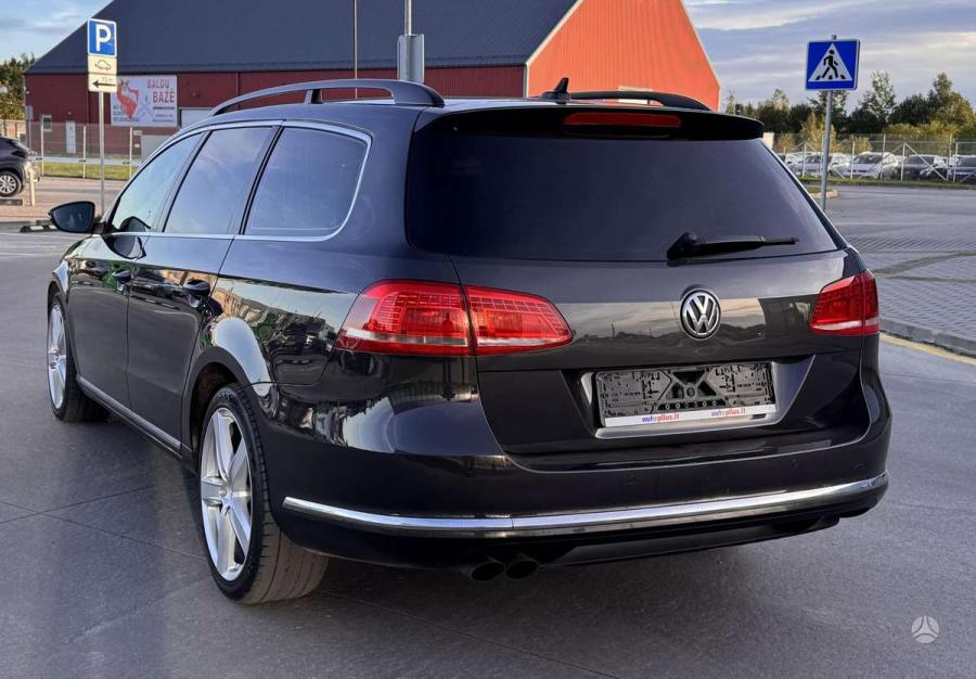 Brown Volkswagen Passat 2011 in Siauliai, with an engine capacity of 1.97 L and mileage of 297 thousand km for 5200 €, photo 8 on AUTOMOTO.COM.LV