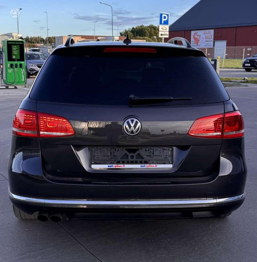 Brown Volkswagen Passat 2011 in Siauliai, with an engine capacity of 1.97 L and mileage of 297 thousand km for 5200 €, photo 9 on AUTOMOTO.COM.LV